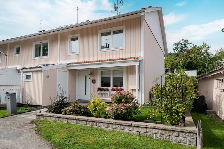 Lakeside Townhouse - Private Outdoor Jacuzzi - Stockholm