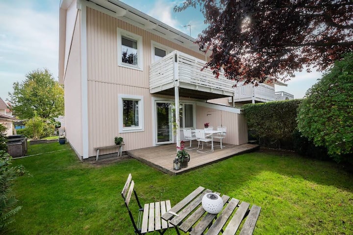 Mysigt Radhus Vid Långsjön - Stockholm