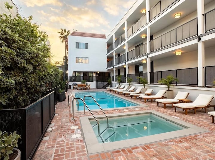 West Hollywood/ Parking/ Swimming Pool - West Hollywood