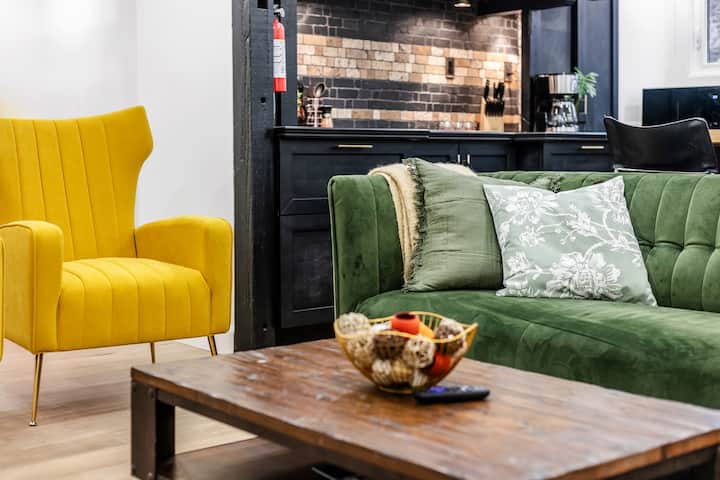 Downtown Stay, Unbeatable Location, Free Parking - Montreal