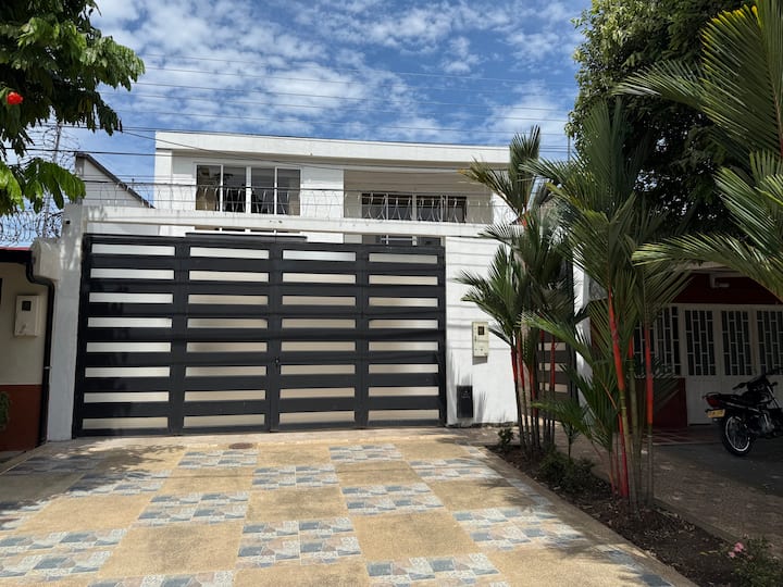 Casa Con Piscina+aire Acondicionado Ubi Ideal - San Martín