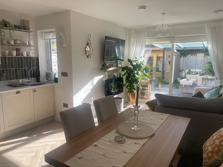 Robins Nest - Tullamore, Ireland