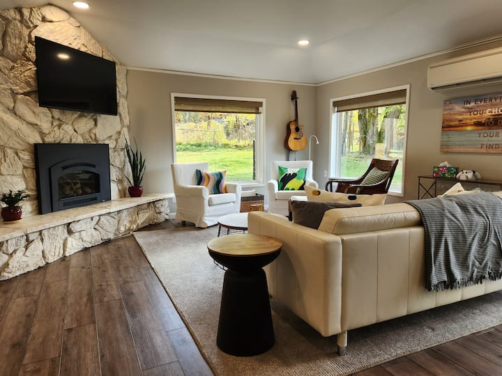 Issaquah Bed & Barn - Issaquah, WA