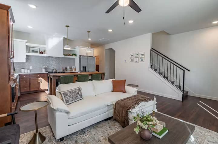 Family Friendly Home Near James River - Springfield, MO