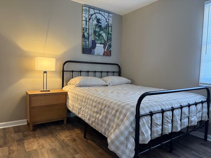 Jtown Guesthouse 1010
1 Bedroom 1 Bath 1 Sofabed - Jonesboro, AR