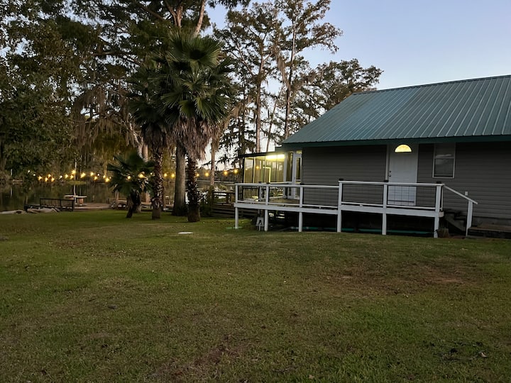 Beautiful House Located On The Mermentau River - Acadia Parish