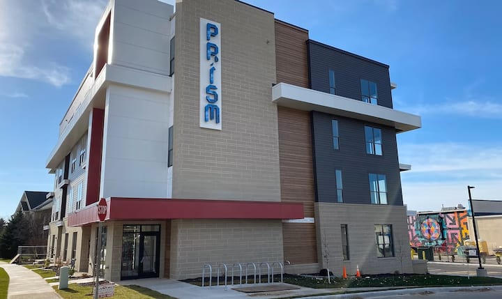 Luxury 1-bed Apt On Madison’s Northside-by Airport - Madison, WI