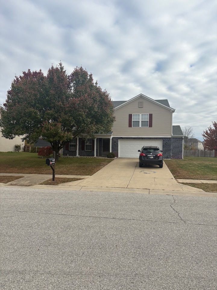 Cozy 4br Home In Quiet Brownsburg Neighborhood. - Avon, IN