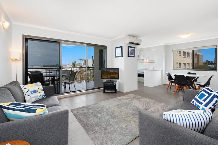 2 Bedroom Apartment With Ocean Views - Caloundra