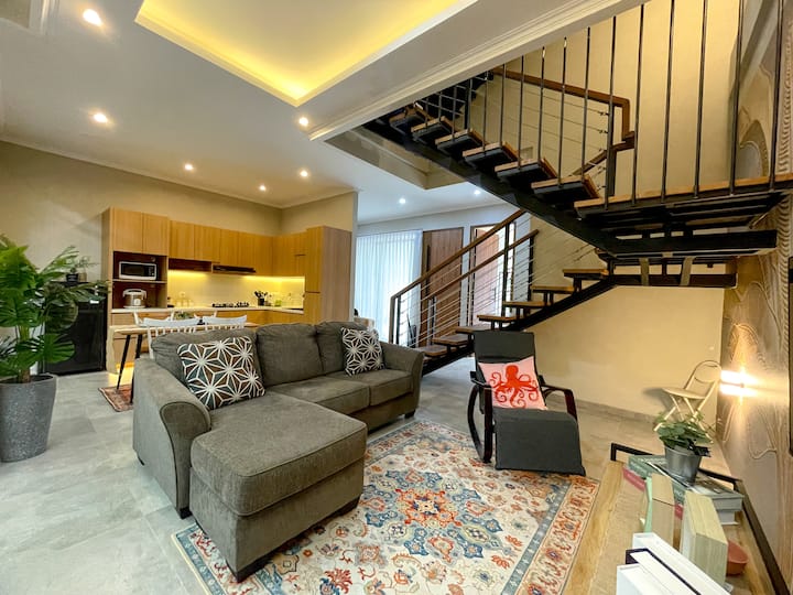 Arumdaun Villa, With Private Pool In Cigadung - Bandung