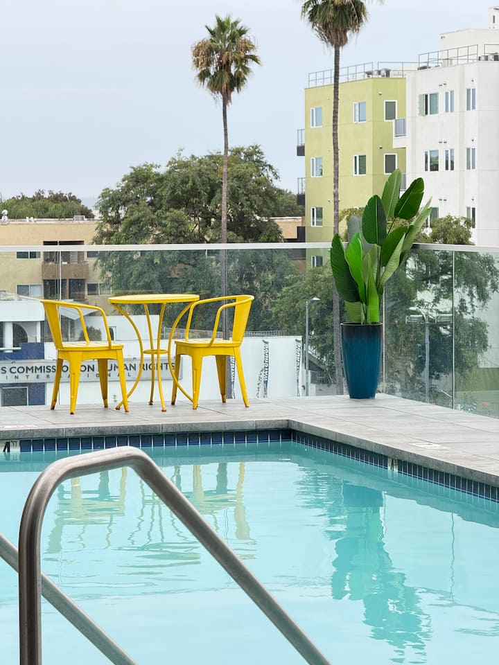 Hollywood Studio | Sunset | Rooftop Pool | Garage+ - West Hollywood, CA