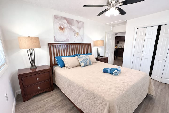 Walk To Beach & Restaurants• Cozy 1br + Sea View - Hollywood, FL