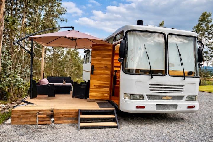 Fafa Bus · Escapada úNica En La Naturaleza - Équateur