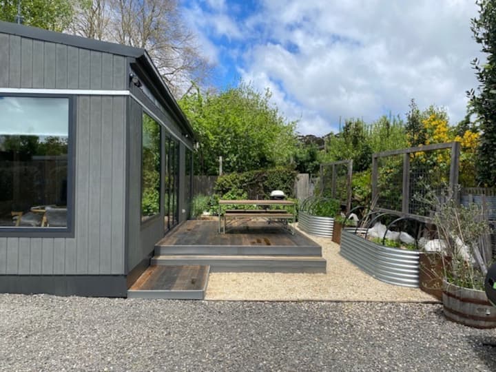 Cosmo Studio - Trentham