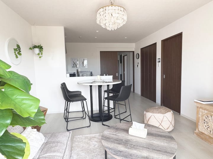 Designer Stay In うるま/３階フロア全室(4)オシャレ民泊/最大４名/グループ歓迎 - Okinawa