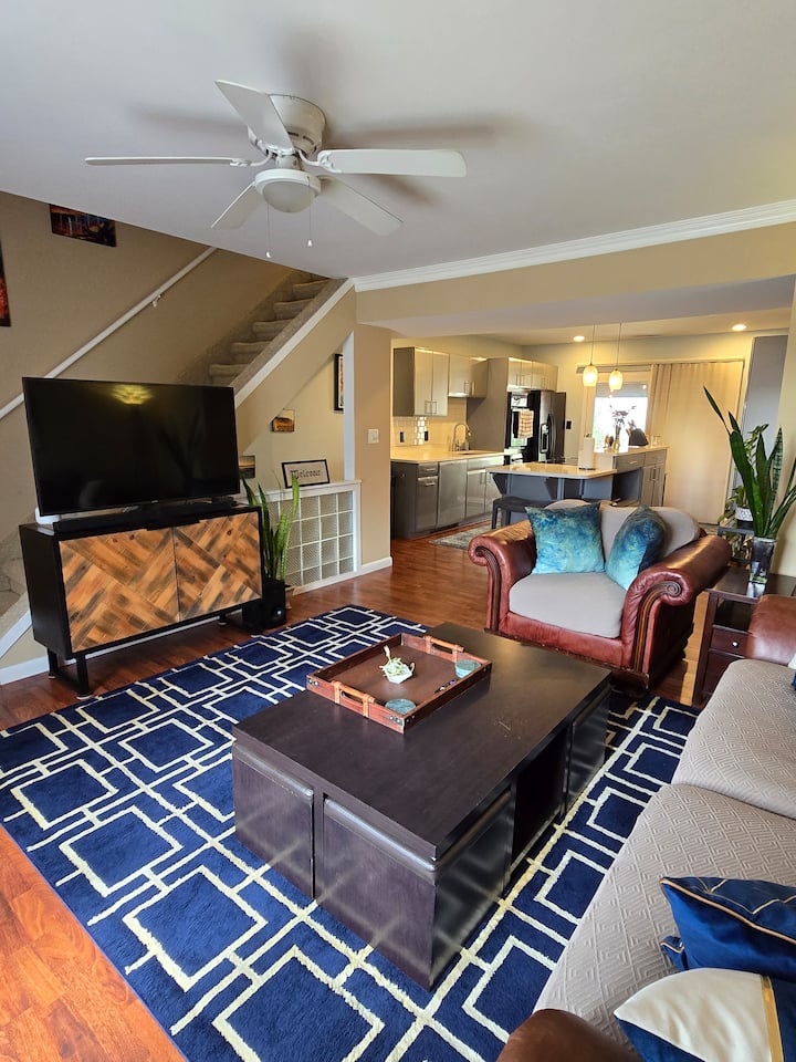 Stylish And Cozy 2bd Townhouse Close To Stadium - West Virginia