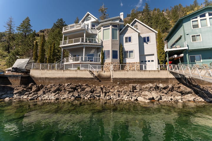 Luxury Lakeside Boater's Paradise - Manson, WA