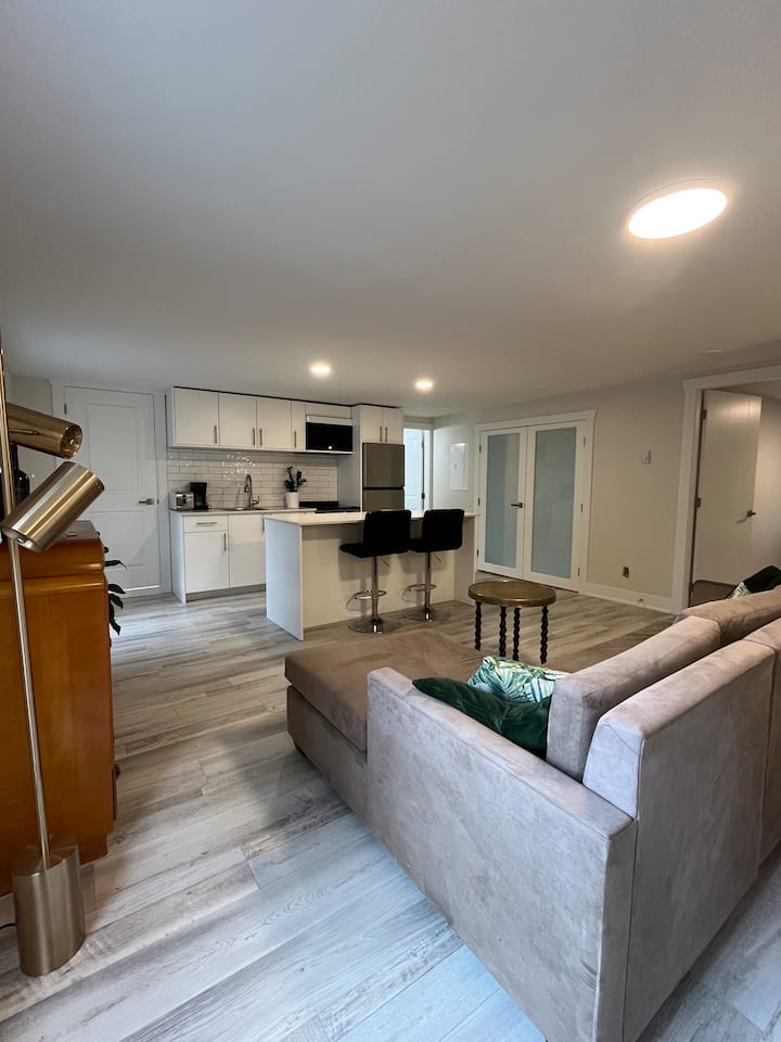 One Bedroom Suite. Perfect For Work Or Play - Langley