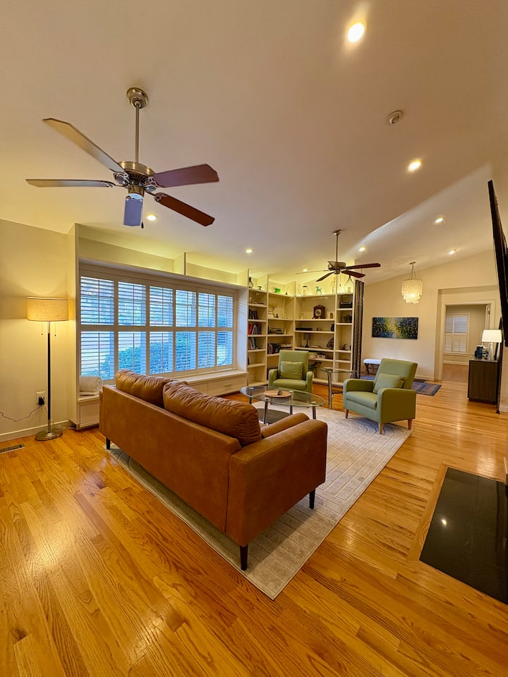 Belhaven Home With Beautiful Backyard View - Jackson, MS