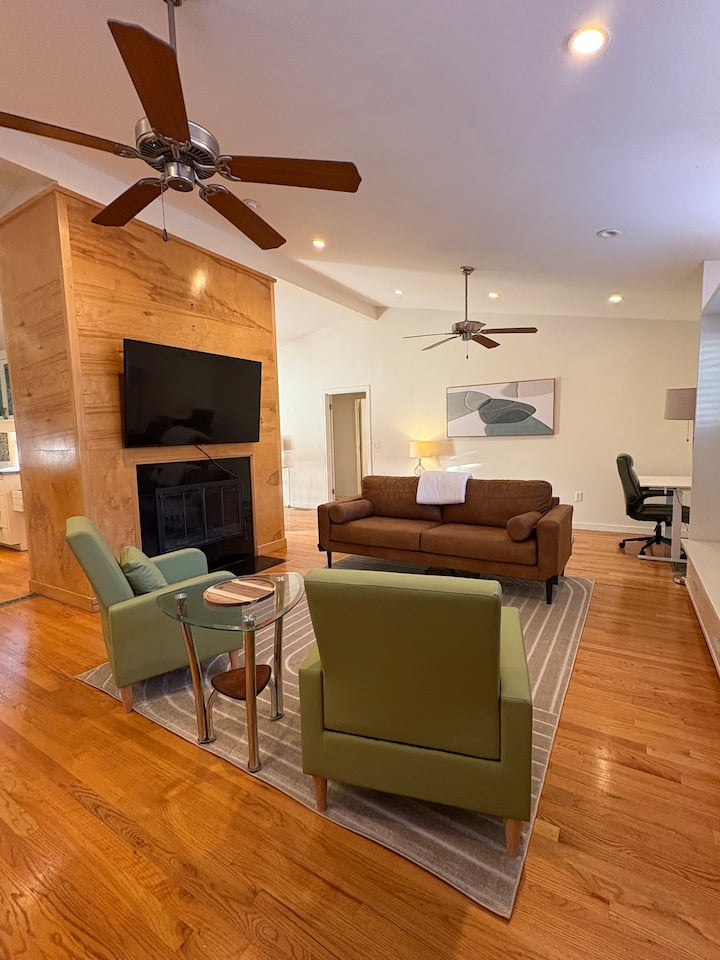 Belhaven Home With Beautiful Backyard View - Jackson, MS