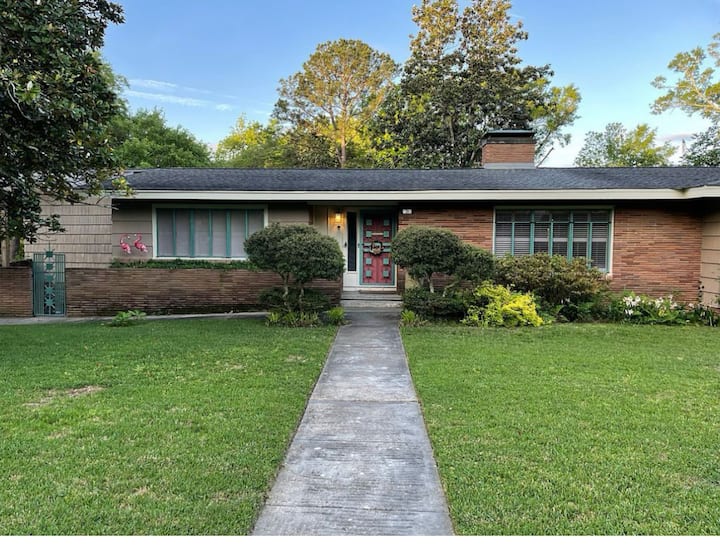 House + Studio Combo • Scenic Belhaven Views - Jackson, MS