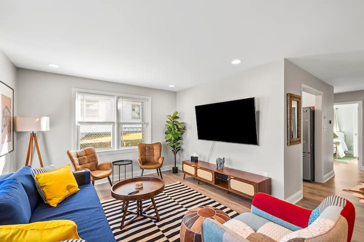 5-br Home W/driveway | 10 Min To D.c. Near Metro - Largo, MD