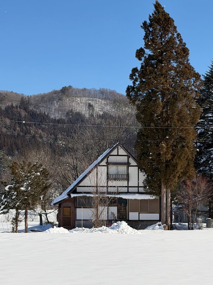 白馬五竜スキー場、車5分(徒歩20分)/神城駅徒歩5分/グループ家族オススメ/バス停徒歩6分/
8名 - Hakuba