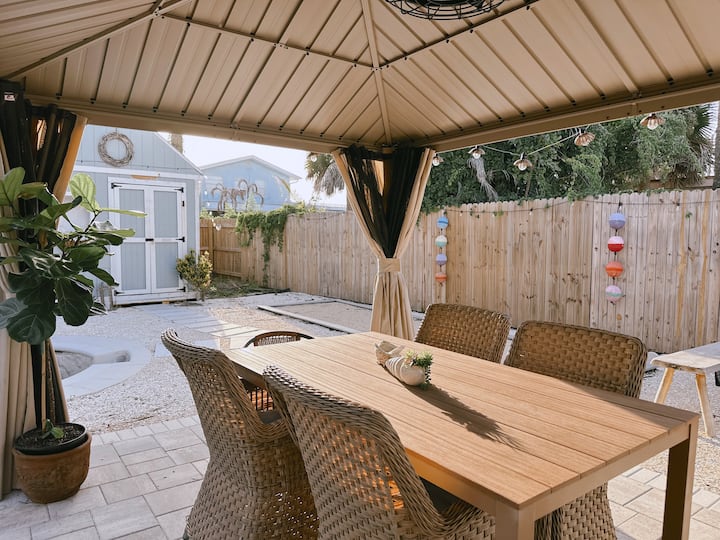 Luxe Cottage, Steps To Ocean, Pier And Restaurants - Cape Canaveral, FL