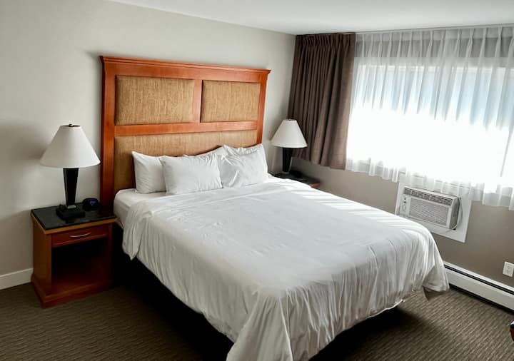 Private King Kitchenette - Newly Renovated - Prince George