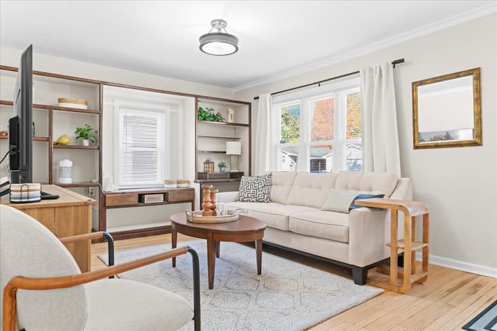 Quiet Home With Dedicated Office/study Area. - Lansing, MI