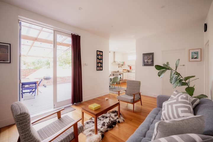 Spacious 3 Bedroom Apartment In West Hobart - Hobart