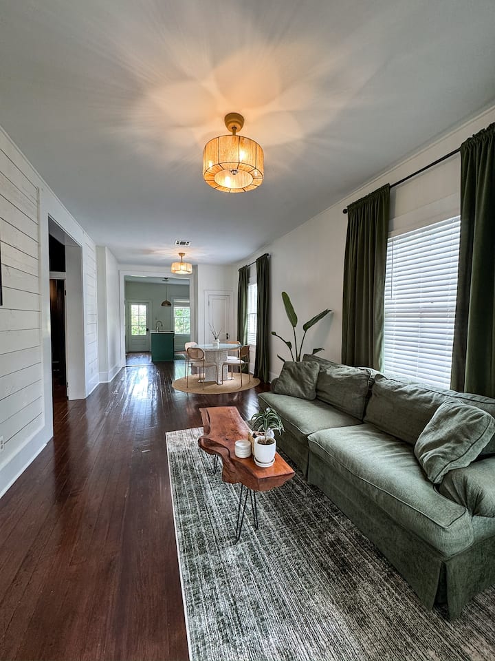 Charming Renovated Retreat Near Downtown Lafayette - Lafayette, LA