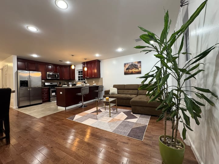Lovely And Cozy Apartment In Guttenberg - Queens, NY