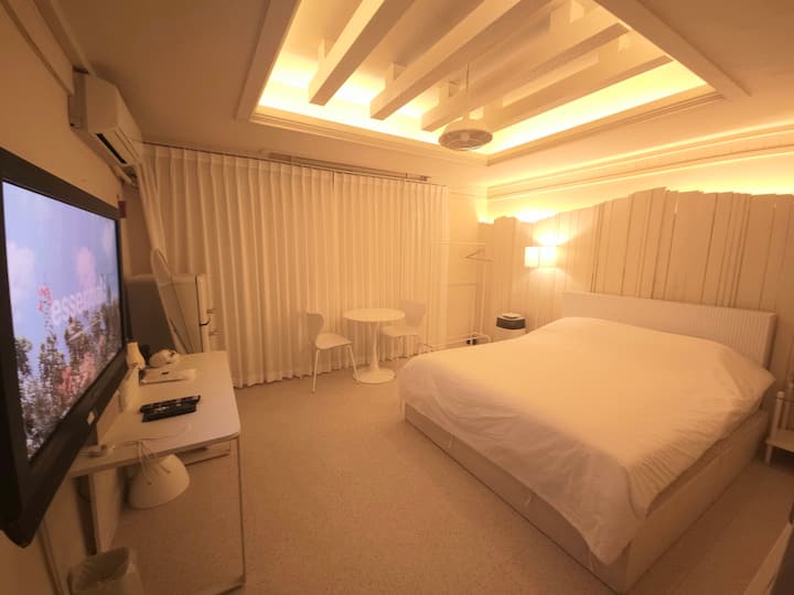 [오픈특가]샌디스테이 프리미엄일반룸#퀸침대#성심당냉장고#무료Ott(넷플릭스 등)#세븐나이트 - Daejeon