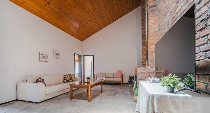 Modern 5br Escape With Pool & Outdoor Area - Dreamworld, Coomera