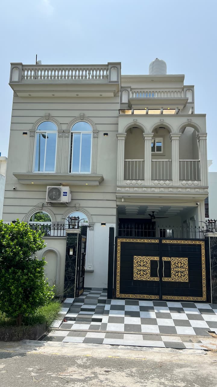 5 Marla Luxury Furnished House Citi Housing Skt - Pakistán