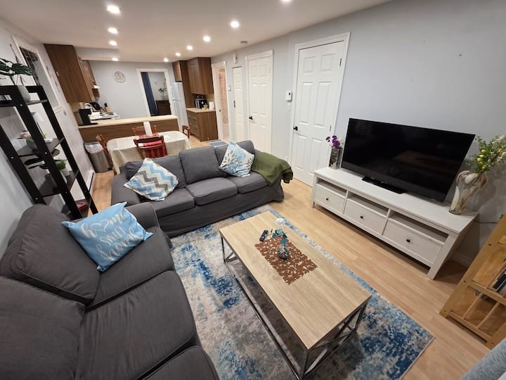 Entire Apartment Near Montreal Downtown - Brossard