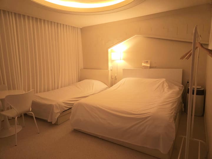 대전 유천 샌디스테이 프리미엄트윈방#퀸1싱글1#성심당냉장고#무료ott(넷플등)#세븐나이트 - Daejeon