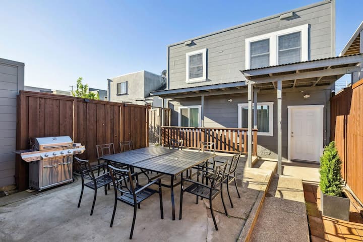 4br3ba Luxe Modern Home W/ 4-6 Car Parking & Movie - 브리즈번