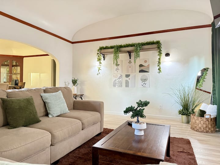 Stylish & Central - A Stay That Stands Out! - Chula Vista, CA