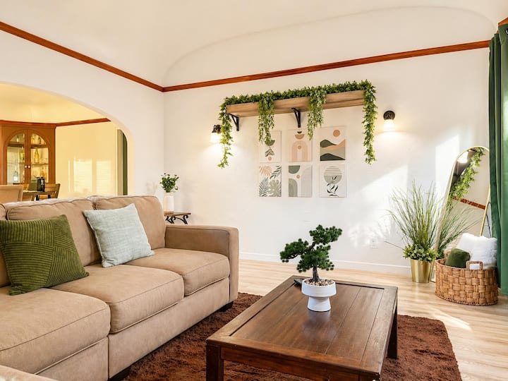 Entire Home With Game Room, Downtown Chula Vista. - Chula Vista, CA