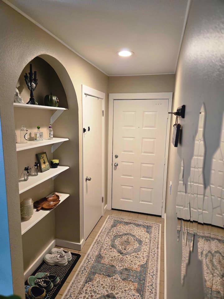 Quiet & Thoughtful City Basecamp For Work Or Play - Fox Island, WA