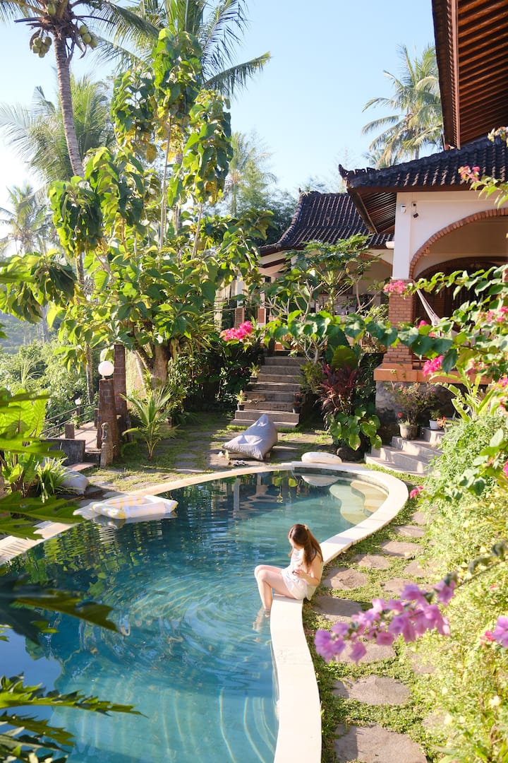 Female-only Tropical Rainforest Safe Healing Villa - Indonesia