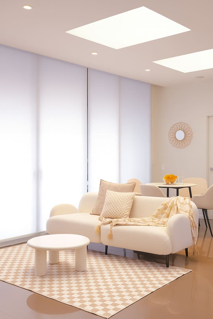 Contemporary 2br Apartment | Parking & Pool - Moore Park