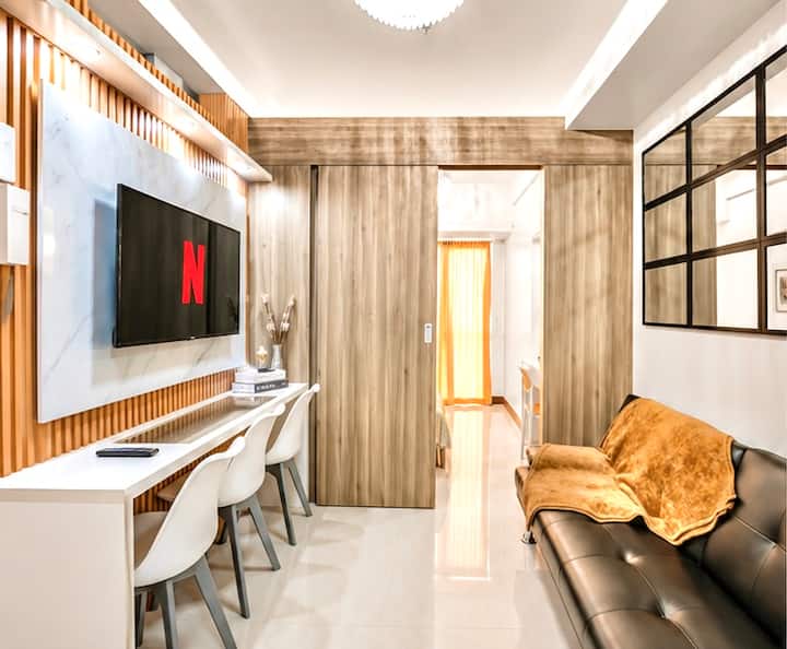 Modern 2br W/ Skyline View | Near Manila Bay! - Manila