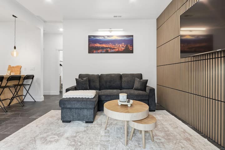Modern Guest House Retreat In Portland! - Portland, OR
