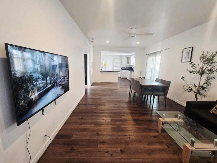Entire Place 3 Bedroom|close To Major Attractions - Pomona, CA