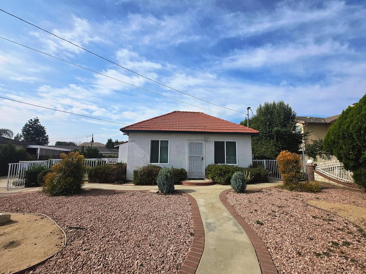 Entire Place 3 Bedroom|close To Major Attractions - Pomona, CA