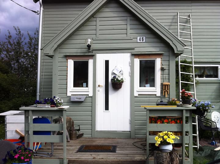 Hus Med Utsikt Over Sjøen - Alta