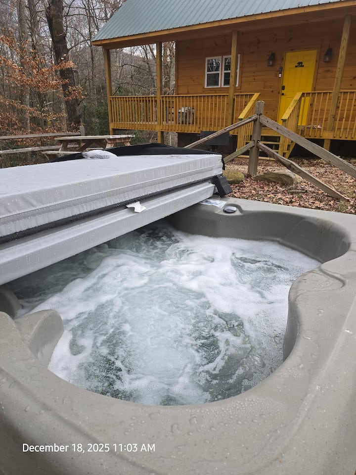 New Modern Cabin, King Bed, Fire Pit, Full Kitchen - Cosby, TN